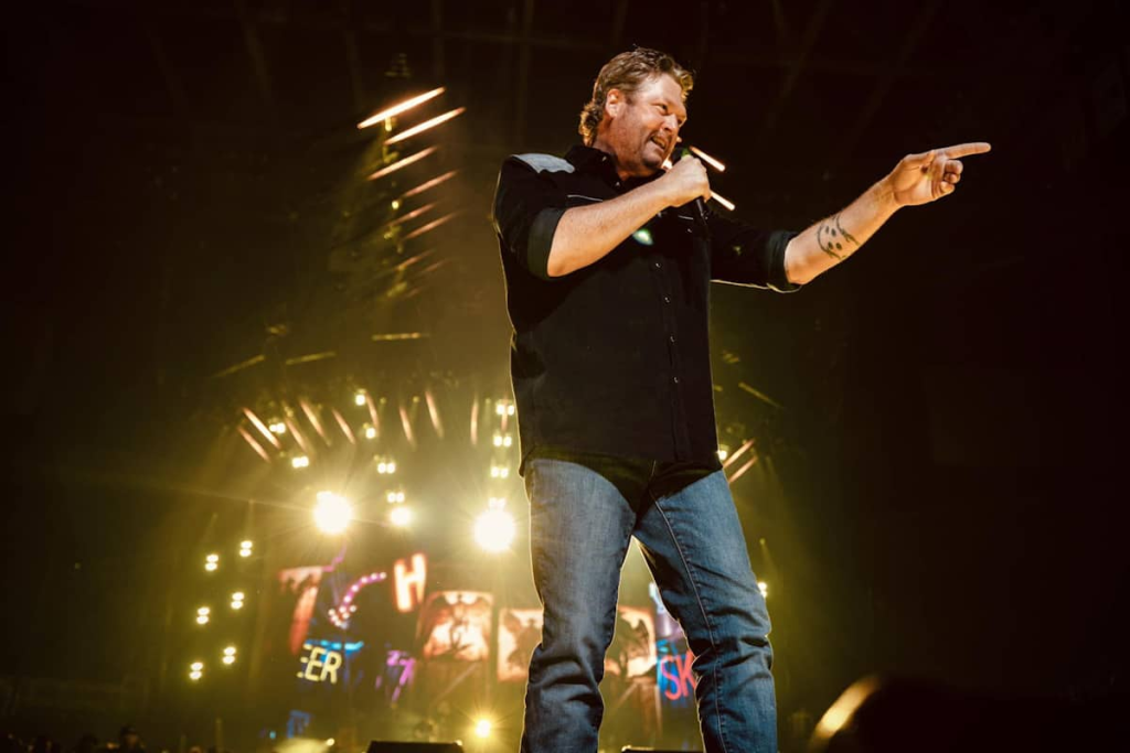 20 MINUTES AGO IN TISHOMINGO, OKLAHOMA, BLAKE SHELTON WAS CONFIRMED AS ...