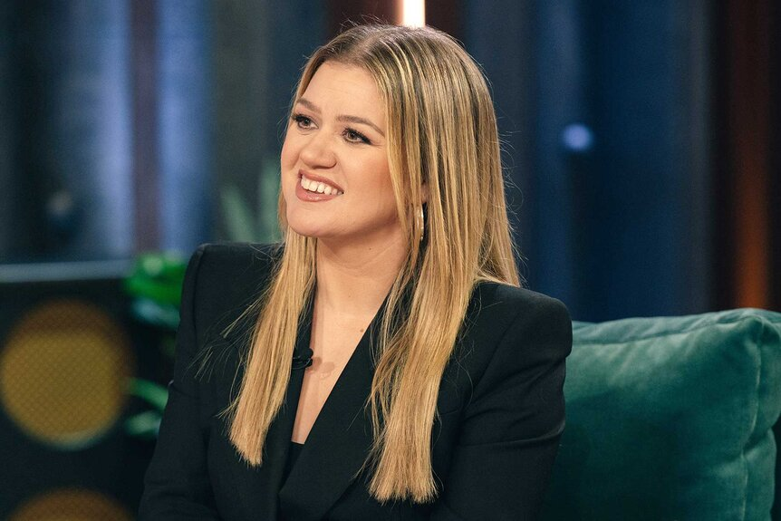 DAYTIME TV MELTDOWN: THE MOMENT KELLY CLARKSON TURNED THE VIEW UPSIDE ...