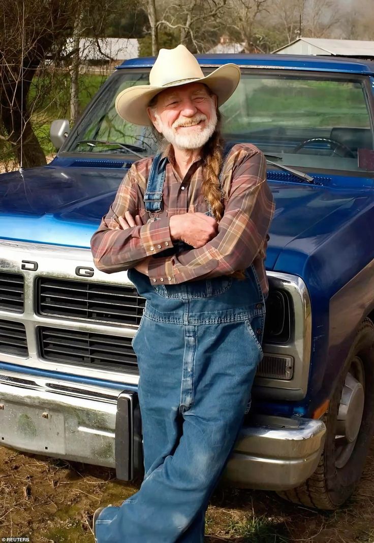 “Pray for Willie”: Emotional Health Update from Annie D’Angelo Shakes ...